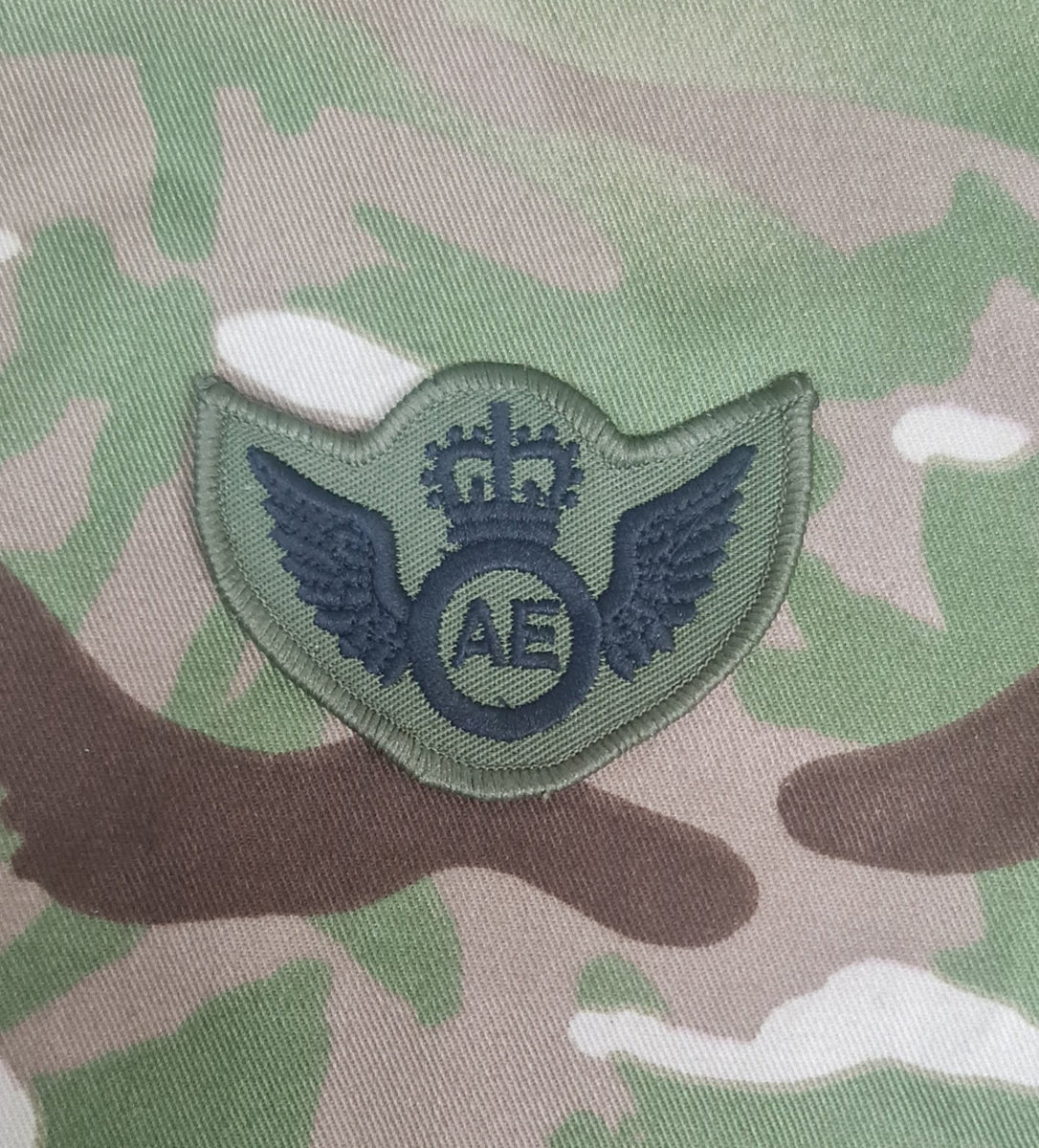 AE Wings Aircraft Engineer REME Subdued Badge (EIIR) – Badge Workshop
