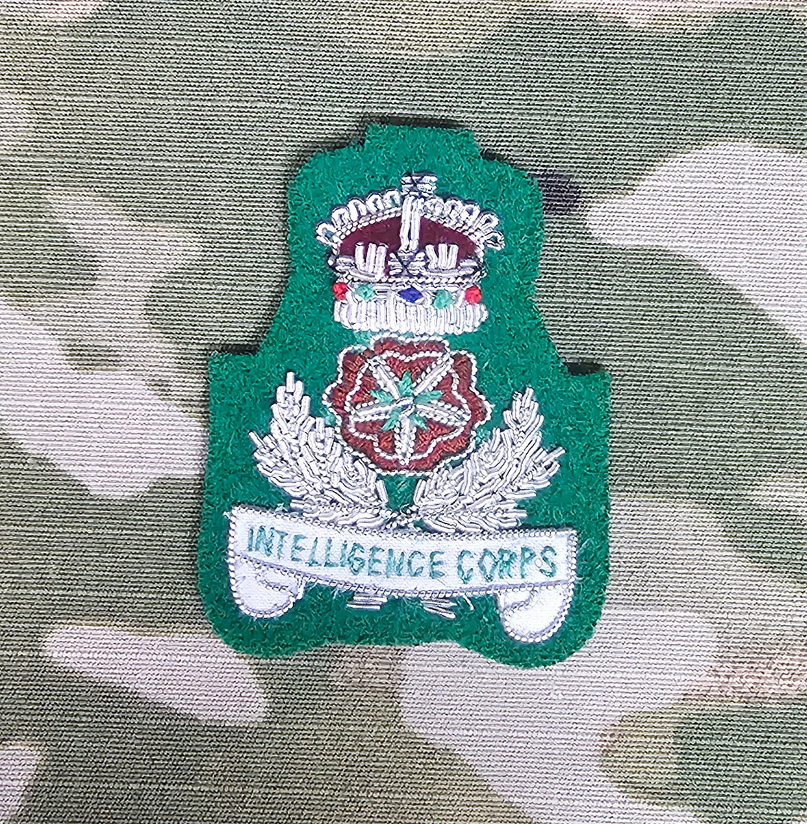 Intelligence Corps (INT) Green Officers Bullion stitched Beret Badge ...